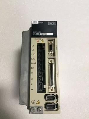 Cina Yaskawa SGDS-04A02A Nuovo servo amplificatore AC 200-230V 4.7A 400W in vendita