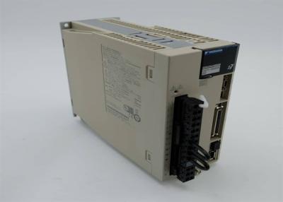 中国 ヤスカワ SGD7S-2R8A00A002 200V ACサーボドライブ 箱の中身新品 販売のため