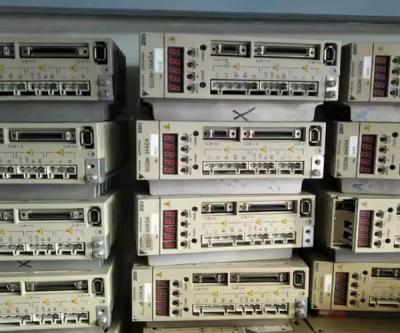Cina YASKAWA SGD-04APY61 AC SERVO AMPLIFIER 200-230V 6/2.6A 50/60HZ NUOVO in vendita