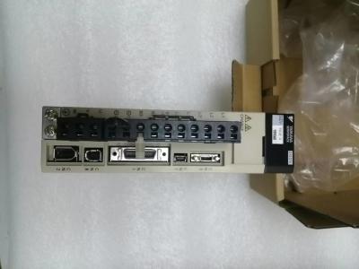 中国 YASKAWA SERVOPACK SGDV-R90AE1AY890AB R10596-8-27 D0196C856220027 試聴する 販売のため