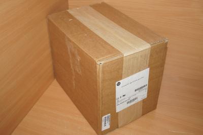 Cina ALLEN-BRADLEY MPL-B430P-SK72AA MP-Series MPL 480V AC Servomotore rotativo in vendita