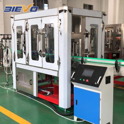 Cina 200ml ha carbonatato l'imbottigliatrice 7000bph della bevanda che lava il materiale da otturazione e la sigillatura in vendita