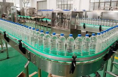 Cina Bevanda che imballa la macchina di rifornimento delle bottiglie di acqua di 220V 5000bph in vendita