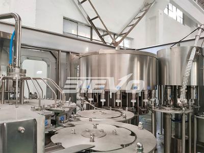 Cina 6000bph 3 in 1 macchina di rifornimento delle bottiglie di acqua 5.6KW in vendita