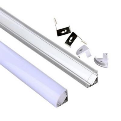 Cina La forma di v di alluminio del PVC di Manica della striscia principale 2835 di larghezza 10mm ha condotto il Manica in vendita