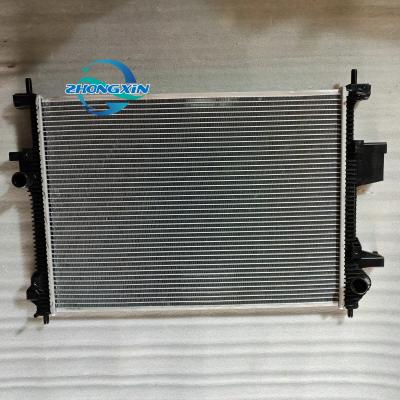 Cina OE NO. 302000021AA Sistema di raffreddamento del serbatoio dell'acqua Radiatore per auto per Chery Tiggo 8 in vendita