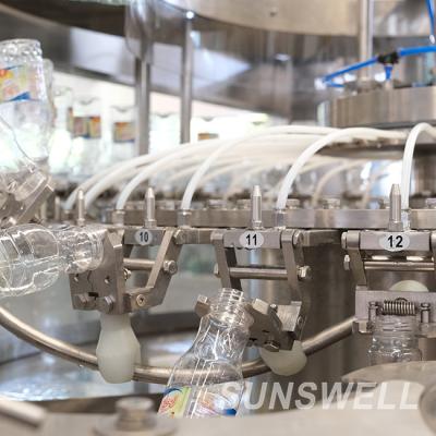 China Stabiele prestaties Kleine sapvulmachine 15000BPH Vierkante fles 5000 KG Te koop