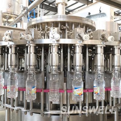 China Stabiele prestaties Kleine sapvulmachine 15000BPH Vierkante fles 5000 KG Te koop