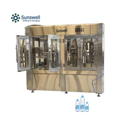Chine Machine de ligne de production de type rotatif à ressort à eau de rinçage à embouteillage à capot monobloc à vendre