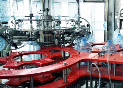 중국 큰 병 식용수 충전물 기계 3 - 안으로 - Monoblock 1개의 병 채우게 판매용