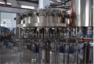 Cina Bottiglie automatiche dell'imbottigliamento e della tappatrice 5000 di uso della fabbrica di birra per tipo rotatorio di ora in vendita