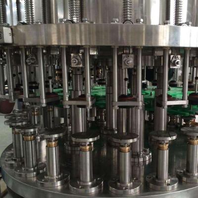 Cina Bottiglie automatiche dell'imbottigliamento e della tappatrice 5000 di uso della fabbrica di birra per tipo rotatorio di ora in vendita