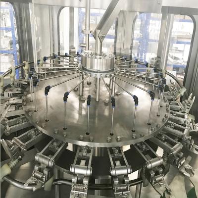 Cina Bottiglie automatiche dell'imbottigliamento e della tappatrice 5000 di uso della fabbrica di birra per tipo rotatorio di ora in vendita