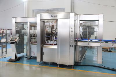 Cina Teste di riempimento della macchina di rifornimento della bevanda di CDD 10000bph 40 con il sistema di pulizia di CIP in vendita