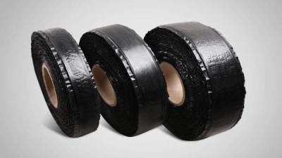 China Road Crack Sealing Bituminous Tape Asphalt Overbanding Tape High Adhesion for sale