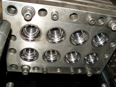 China Multi - fabricante caliente del moldeo por inyección del corredor de la cavidad con la base de molde P20 en venta