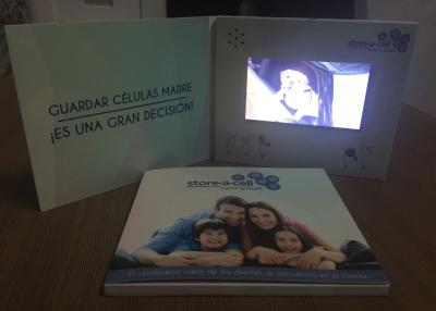 中国 広告とプロモーション 5インチLCDスクリーンビデオブローチャーを医療マーケティングのためにA5サイズのシルバーで使用します 販売のため