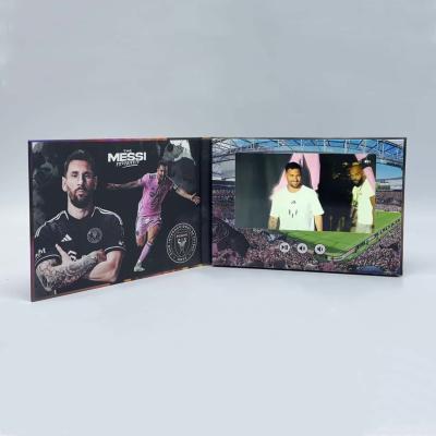 中国 パーソナライズされたハードカバーLCDビデオブローチャー 7インチ アーティスト&ミュージシャン&インプレッサー向けスクリーン 販売のため