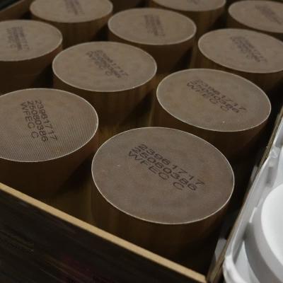China Custom Cell Density High Thermal Shock Resistance Round Cordierite SCR Catalyst for Urban Buses for sale