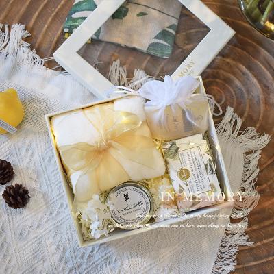 China Scarf Cardboard Gift Packaging Box Scented Candles Perfume Packaging Box With Lid for sale
