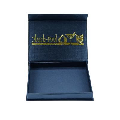 Cina Eco-Friendly Custom Printed Logo Gold Hot Stamping Package Scatola regalo nera con coperchio magnetico in vendita