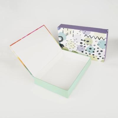 Cina Scatola di carta riciclabile e personalizzata per la stampa colorata imballaggio regalo in vendita
