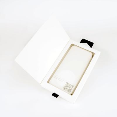 Cina Scatola di imballaggio in cartone con cassetto scorrevole con logo personalizzato per custodia per cellulare con finestre trasparenti e chiusura magnetica in vendita
