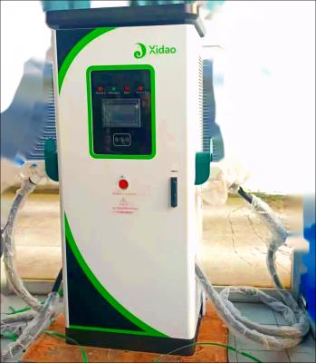 China 120KW carregador de CC ccs2 Carregador de EV comercial rápido Wifi 4G OCPP1.6 Com pagamento IK54 Chademo à venda