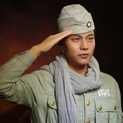 中国 現実的な蝋人形74.4インチの粘土の彫刻の最高によって模倣される中国の兵士 販売のため
