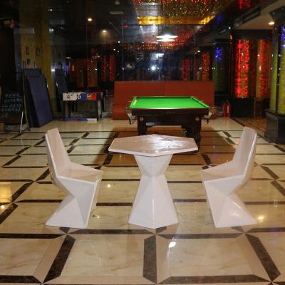 Cina Vetroresina moderna Diamond Shaped Chair Table 80*80*60cm per l'ufficio che pranza giardino ISO9001 in vendita
