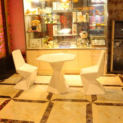 Cina Vetroresina moderna Diamond Shaped Chair Table 80*80*60cm per l'ufficio che pranza giardino ISO9001 in vendita
