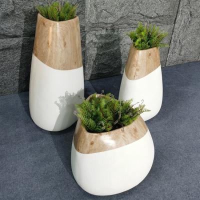 Cina Grandi vasi verdi della piantatrice della pianta solida della vetroresina per la decorazione 3pcs/Set 49*45*90cm dell'hotel in vendita