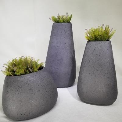 Cina Grandi vasi verdi della piantatrice della pianta solida della vetroresina per la decorazione 3pcs/Set 49*45*90cm dell'hotel in vendita