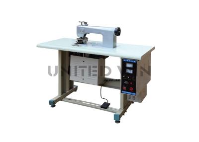 Cina Tagliatrice ultrasonica del pizzo della punzonatrice ultrasonica della maschera 2.2KW in vendita