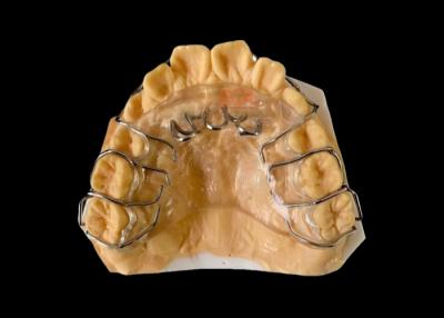 China Medical Grade Plastic Orthodontic Retainers Lightweight Comfortable For Teeth Retention for sale