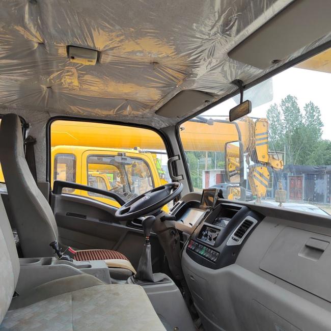 High-Quality Customizable 18t Hydraulic Boom Truck Crane for Construction Machinery
