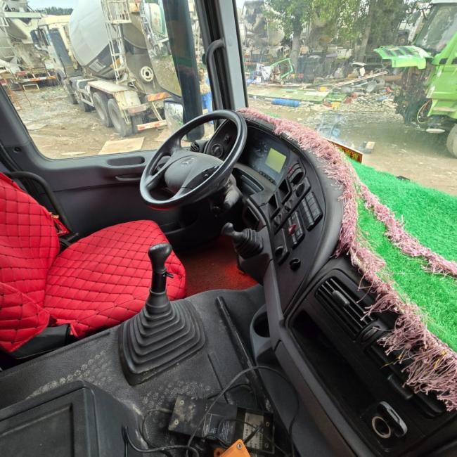Truck-Mounted Mercedes Benz Concrete Pump for Construction Projects