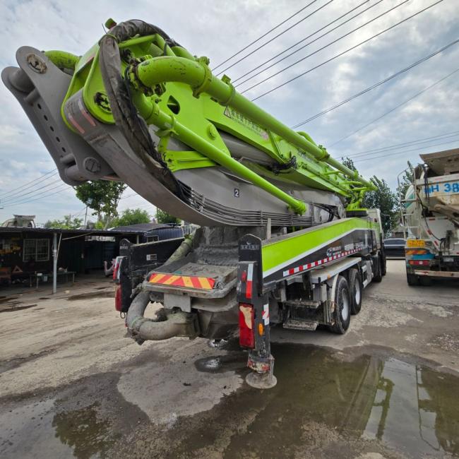 Heavy Equipment Parts Supplier for Sinotruk Chassis with New Tyres and Steering