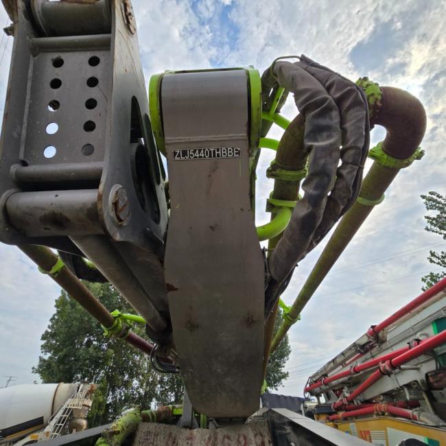 Truck Chassis Parts: Sinotruk with Hydraulic Steering and Refurbished Pump Components