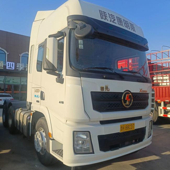 Shacman X3000 Heavy Duty Tractor Trailer for Towing