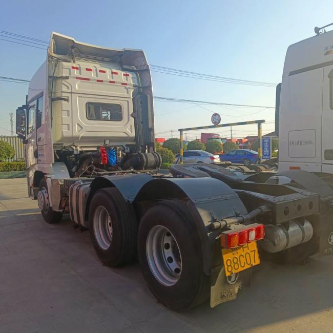 Shacman X3000 Heavy Duty Tractor Trailer for Towing
