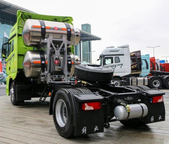 LNG CNG 4*2 6*4 Tractor Head Prime Mover 380 420 460 510HP 6 10 Wheels Head Tractor Truck