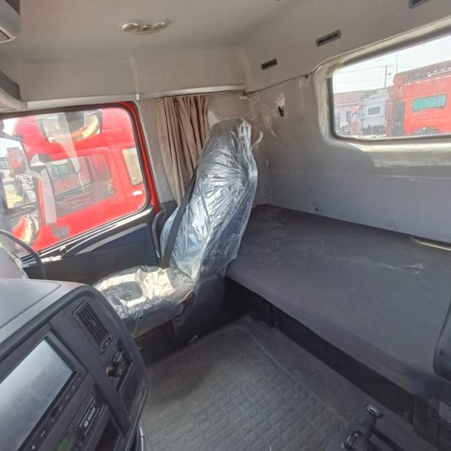 Red HOWO T7h 440 Truck Model for Heavy Duty Transportation