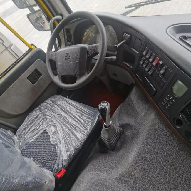 Sinotruck Hauling Truck Used Dump Truck with Hydraulic Steering and 30t Capacity