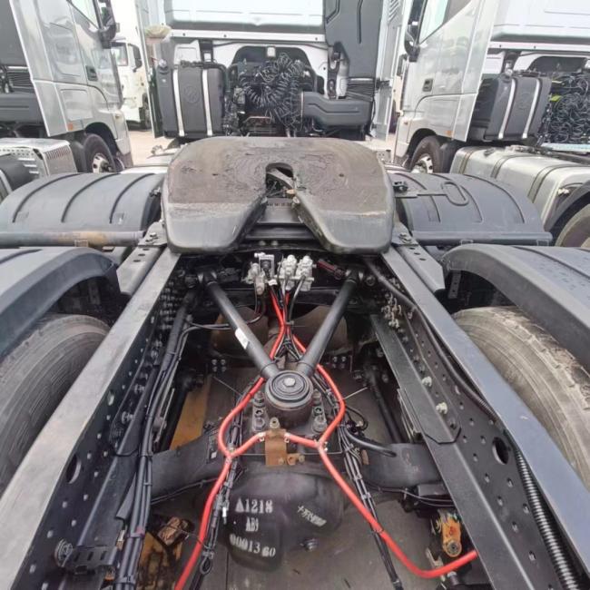 Heavy Duty Dump Truck with Air Suspension Driver Seat and 400HP Engine