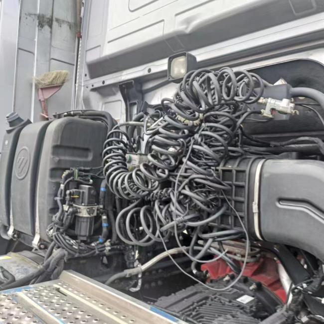 Heavy Duty Dump Truck with Air Suspension Driver Seat and 400HP Engine