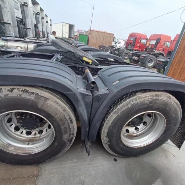 Heavy Duty Dump Truck with Air Suspension Driver Seat and 400HP Engine