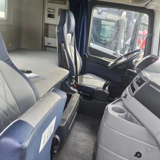 Heavy Duty Dump Truck with Air Suspension Driver Seat and 400HP Engine