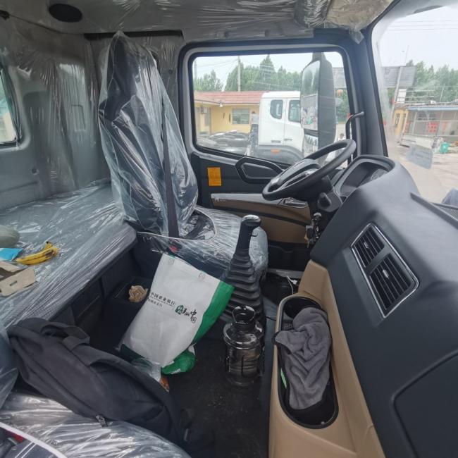 Shacman Heavy Duty Tractor with Air Suspension Seat and 400L Fuel Tank