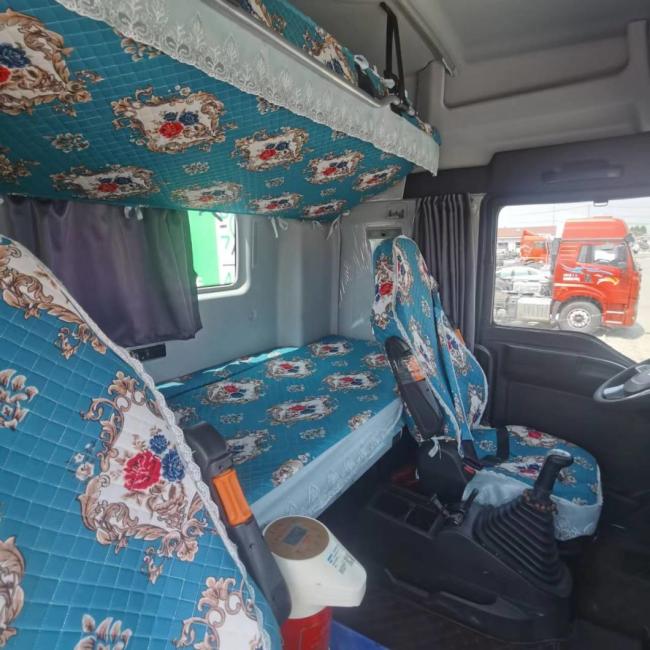 Shacman Tipper Truck Manufacturer with Air Suspension Seat for Heavy Towing